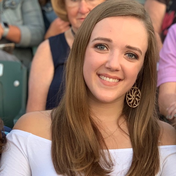 Alayna's Closet (@alaynalayton) | Poshmark